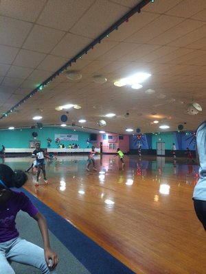 Skateland USA West – Skating Rinks Near Me